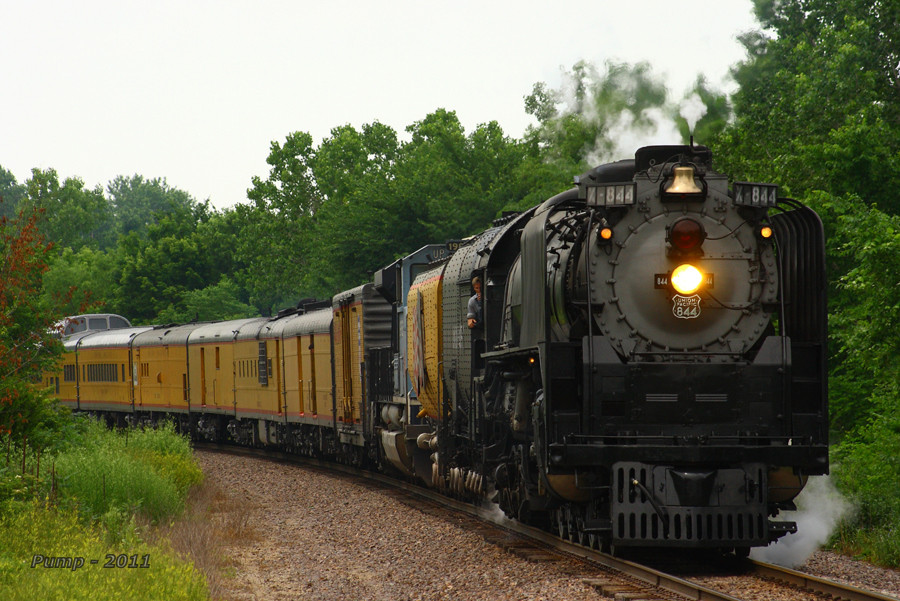 Northbound UP 844 - UP 1982 and The Little Rock Express Train